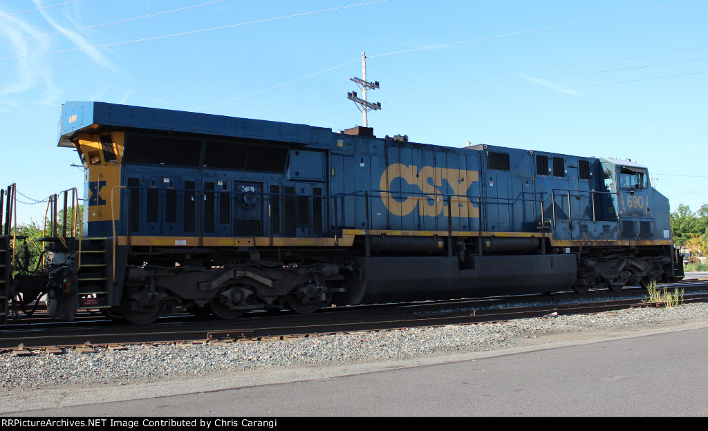 CSXT 690 on S301-24